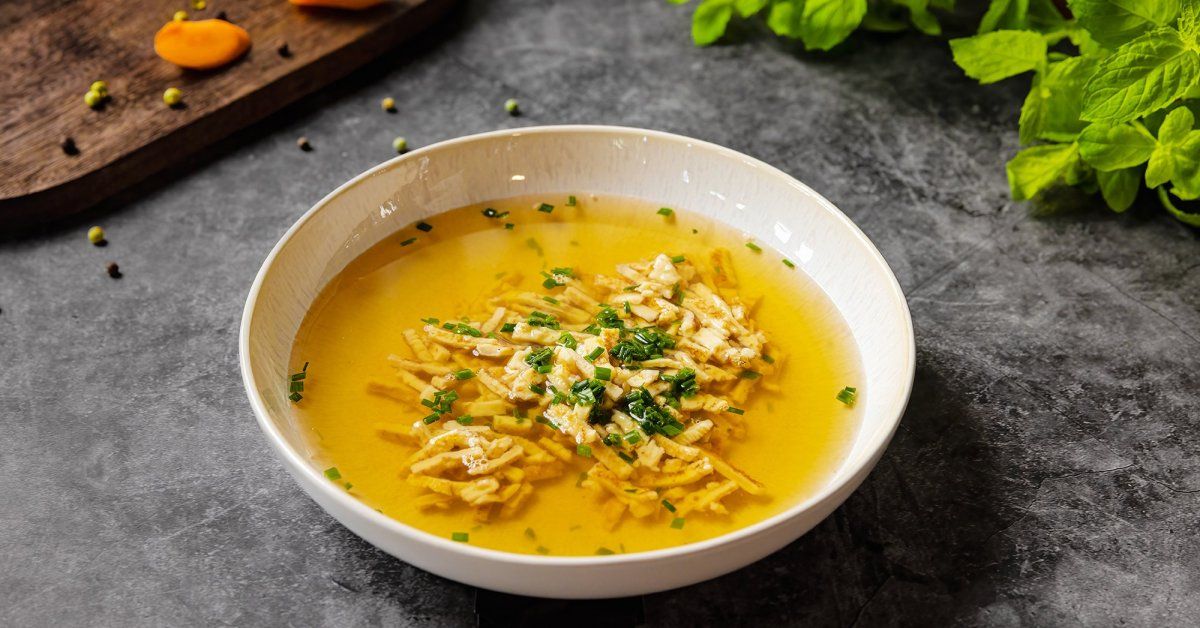Klare Brühe mit Flädle - Suppen - Rezepte - Rezepte & Tipps - Leimer ...